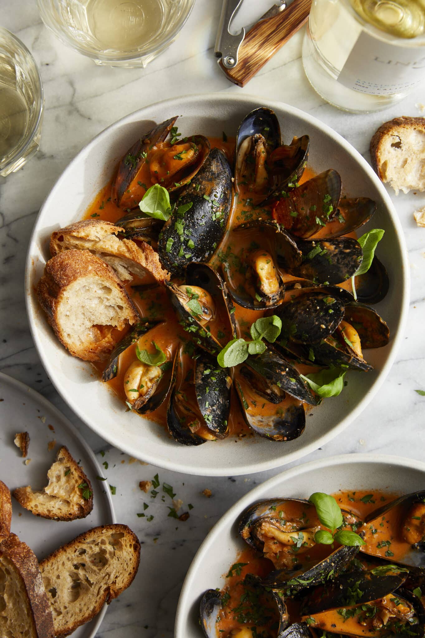 Steamed Mussels in Tomato Cream Sauce - Damn Delicious